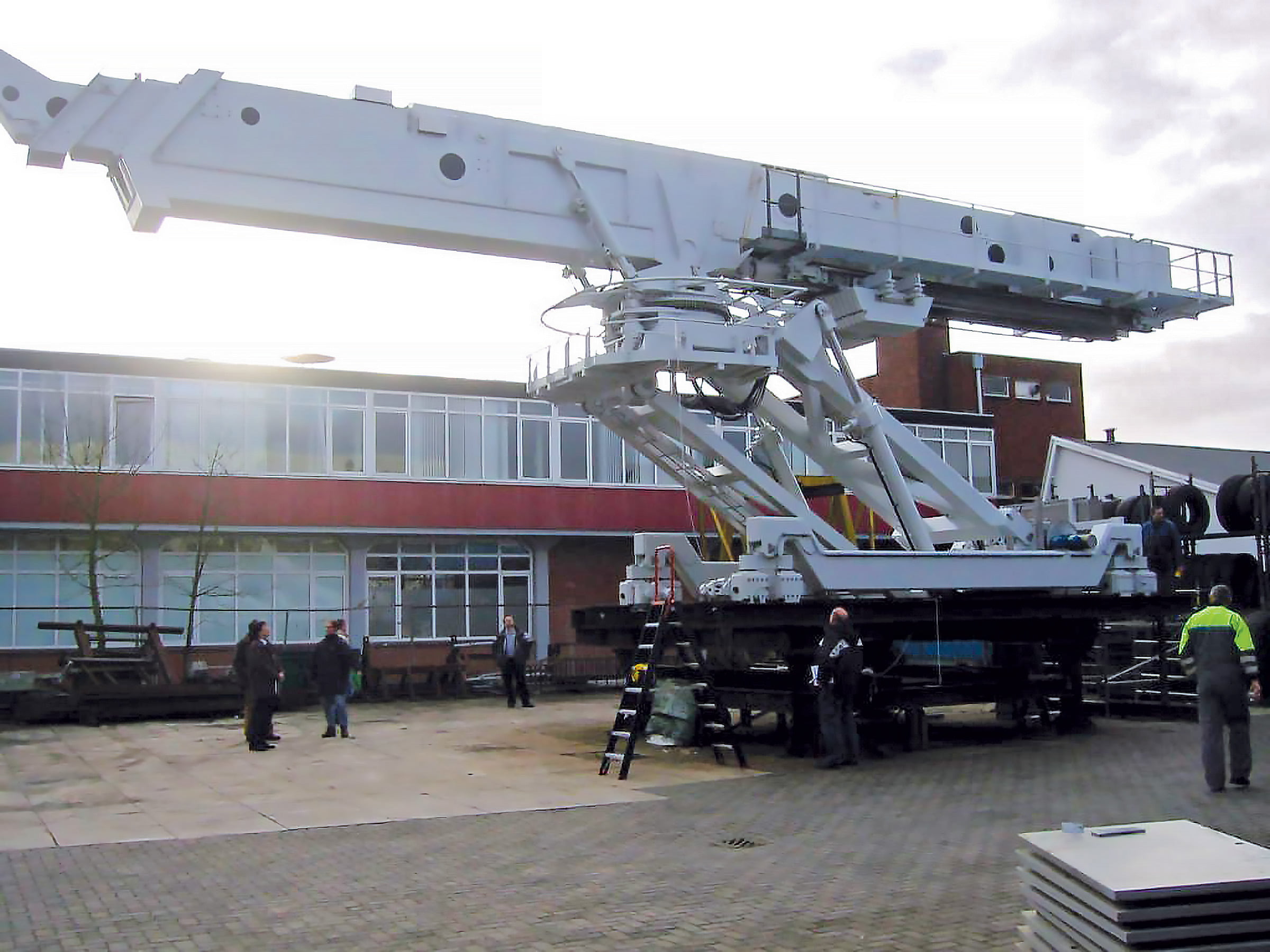 Bespoke 32-Metre Telescopic Jib Crane Deployment Solution - ARX ...